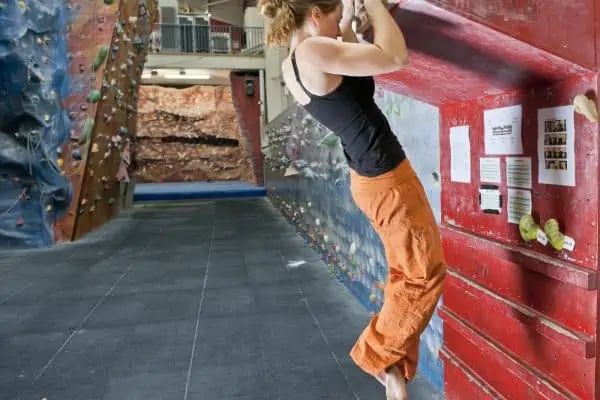 A Beginners Guide To Hangboard Workouts - The Adventure Junkies